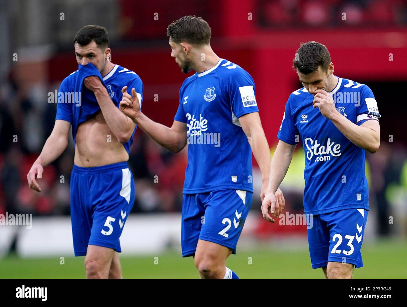 Everton's Seamus Coleman (right), James Tarkowski and Michael Keane ...