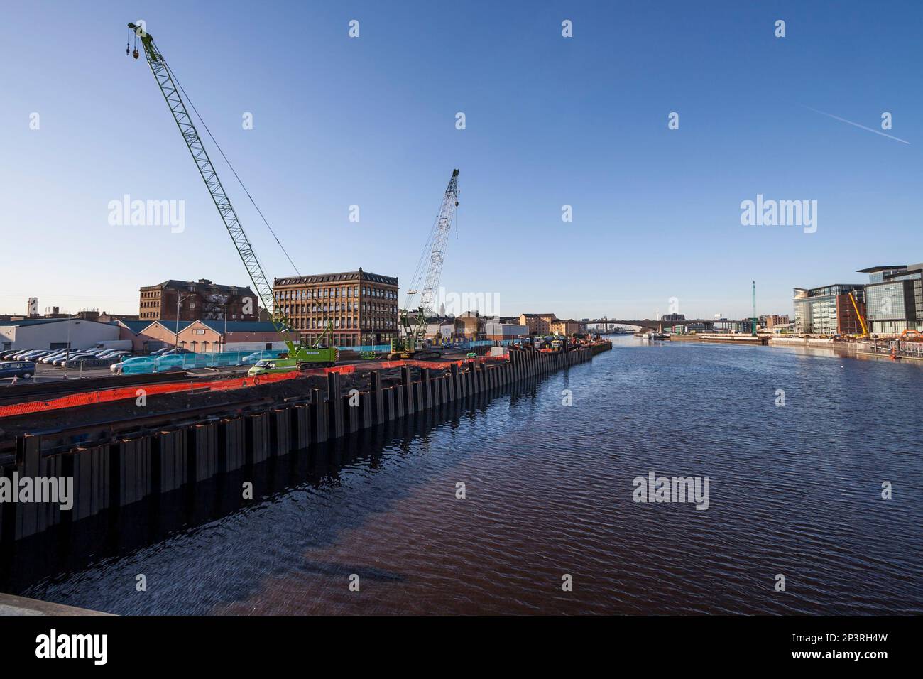 Reinforcement of River Clyde quay wall in 2007 before construction of ...