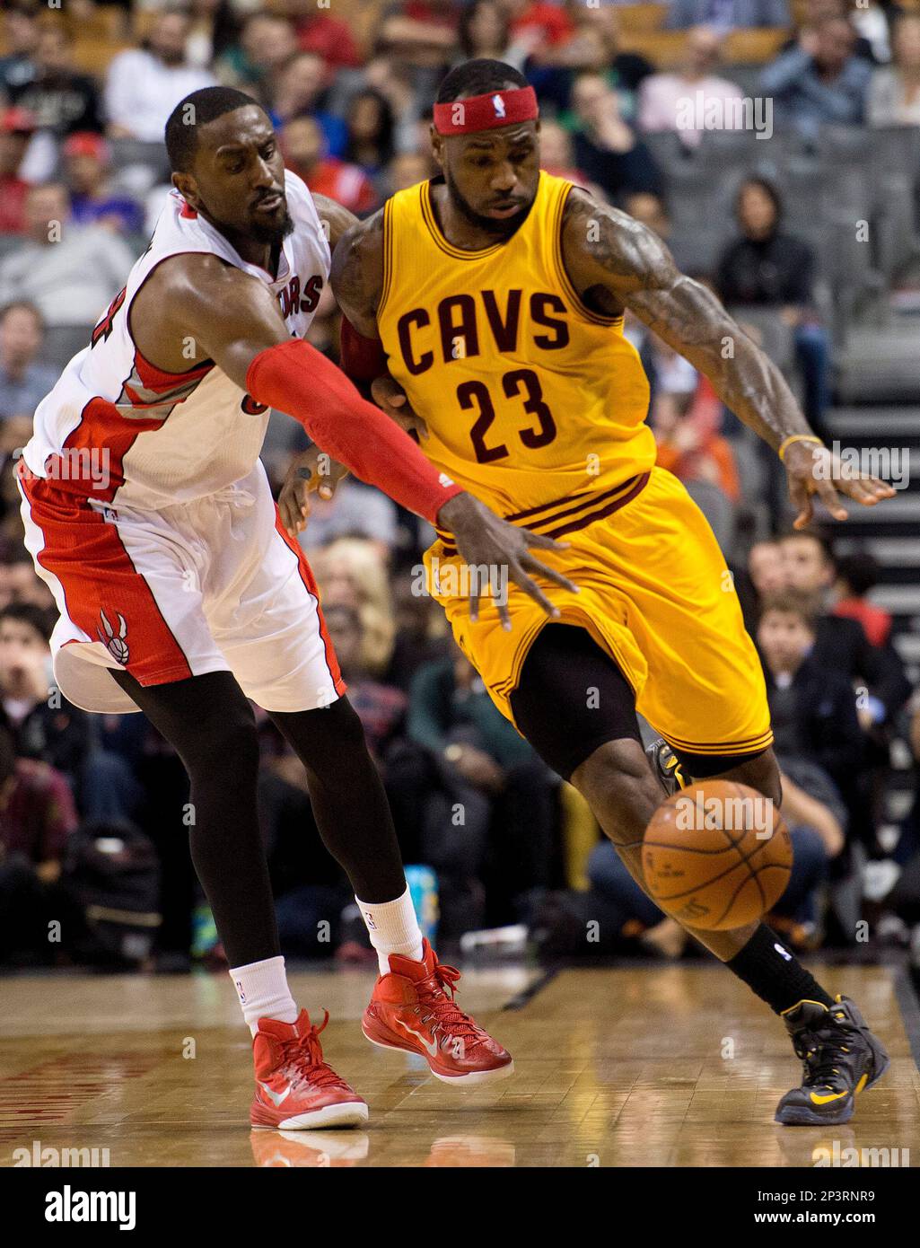 Toronto Raptors forward Patrick Patterson, left, battles for the ball ...