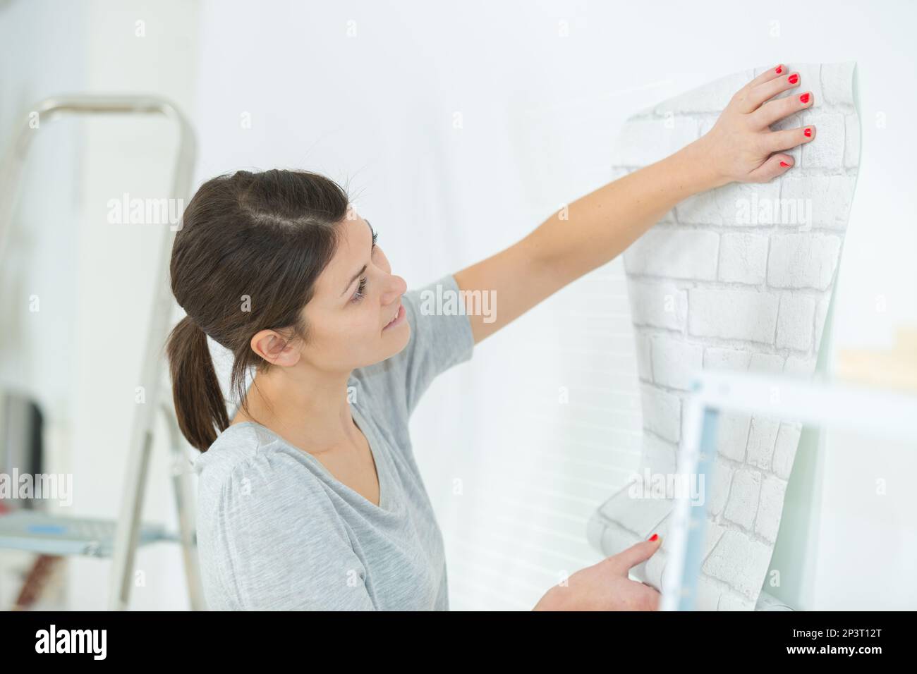 Female handyman wallpaper hi-res stock photography and images - Alamy