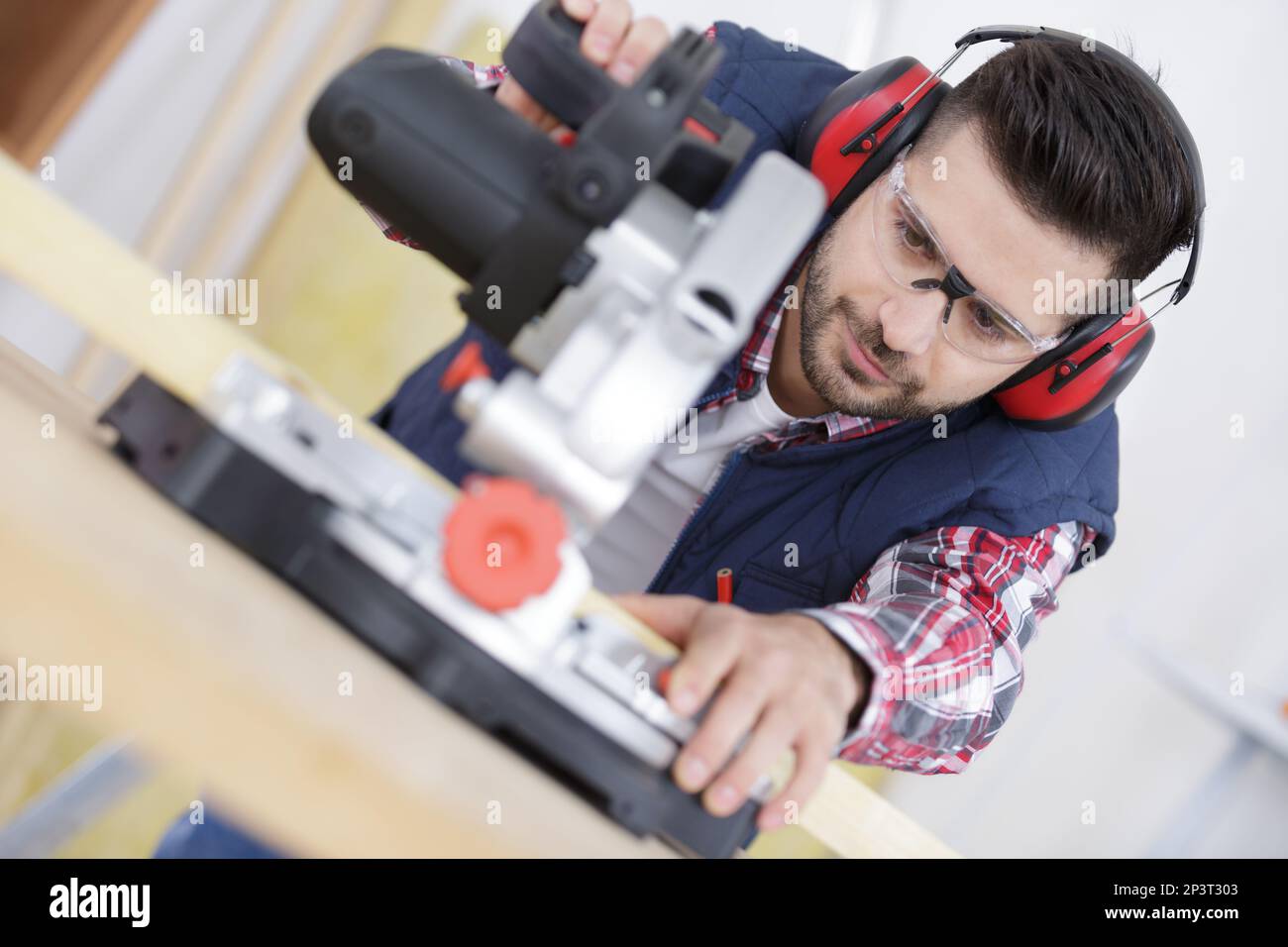 a man using bench saw Stock Photo - Alamy