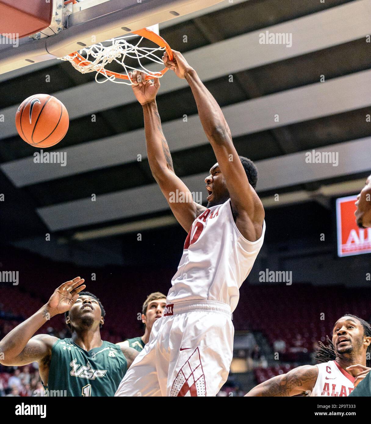 Alabama forward Jimmie Taylor (10) slams down two against South Florida ...