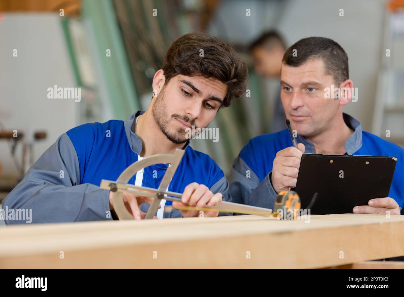 Carpenters measuring plank wood hi-res stock photography and images - Alamy