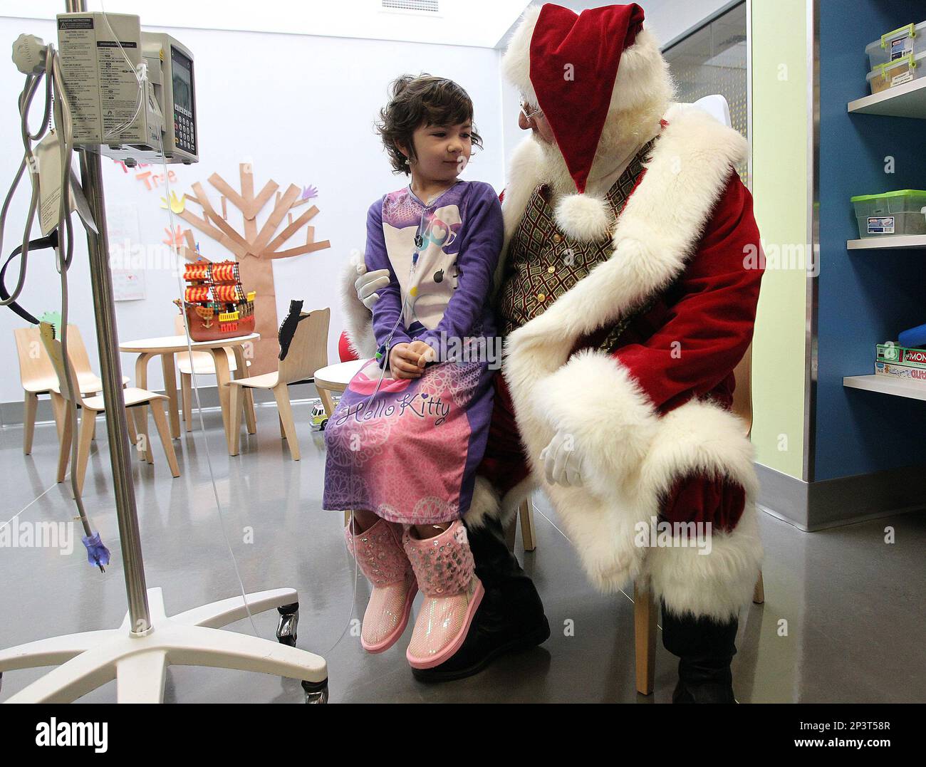 A Macy's Santa Claus visits with Taylor Messer, 6, of Fort Gay, W.Va ...