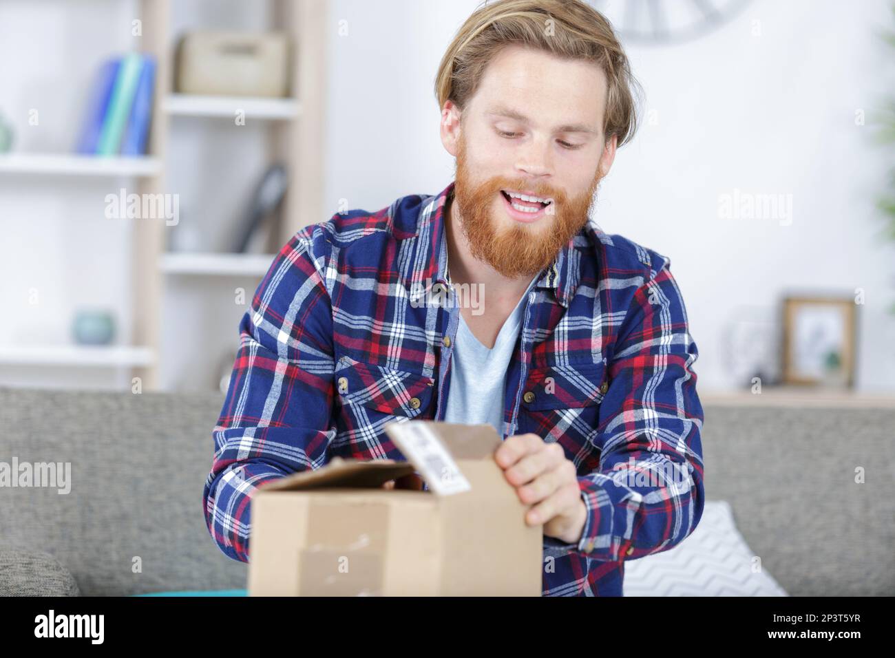 man packing box cardboard package Stock Photo - Alamy