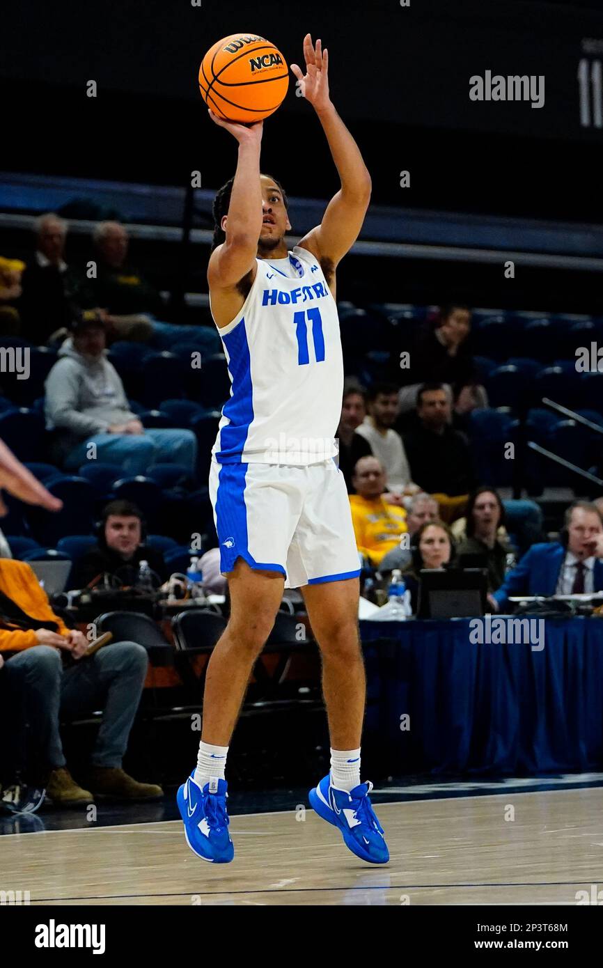 WASHINGTON, DC - MARCH 05: Hofstra Pride Guard Jaquan Carlos (11 ...