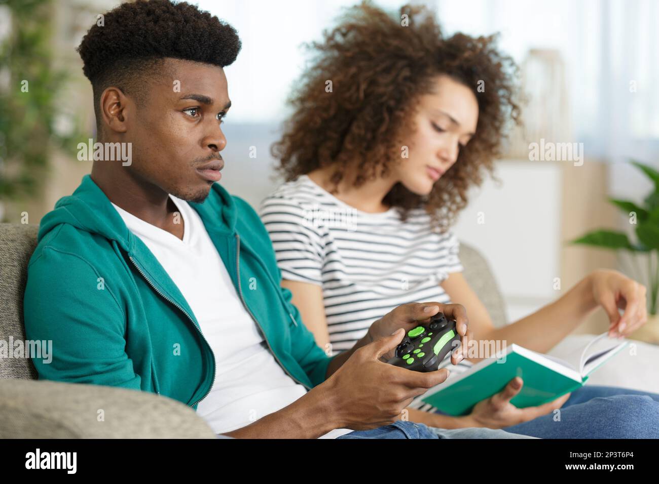 Silent conversation hi-res stock photography and images - Alamy