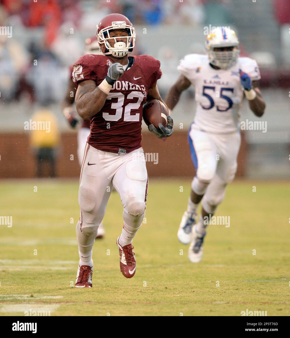Oklahoma Sooners Samaje Perine (32) during a game against he Kansas ...