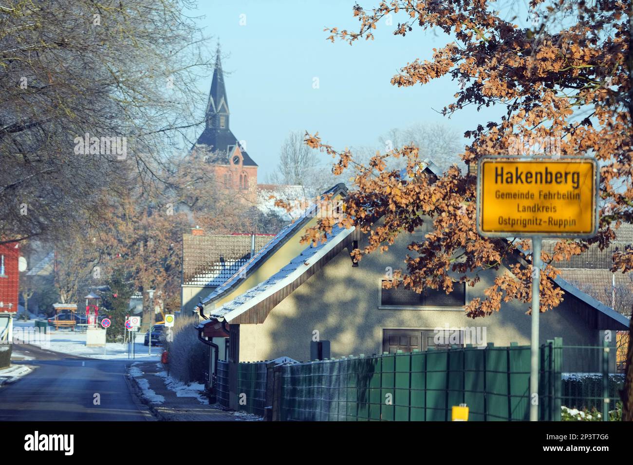 Fehrbellin, Germany. 15th Dec, 2022. Church and houses of Hakenberg ...