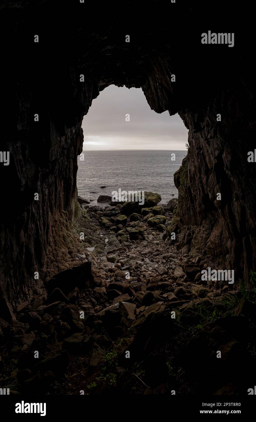 Black cave arran hi-res stock photography and images - Alamy