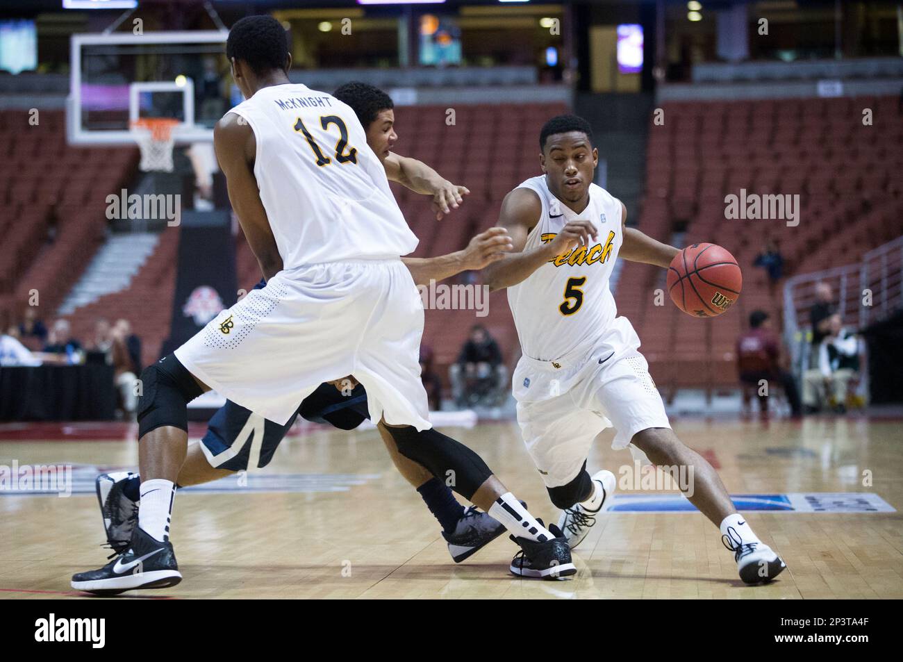 November 30, 2014 - Long Beach State 49ers guard Mike Caffey (5) drives ...