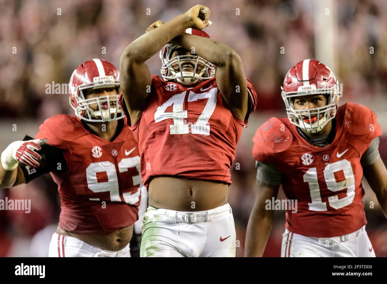 Alabama linebacker Xzavier Dickson (47) celebrates a sack during the ...