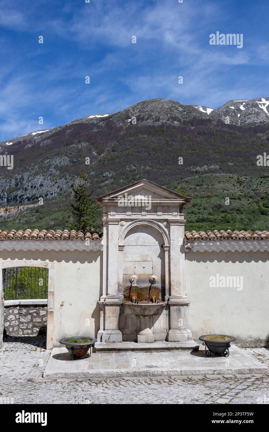 Castle of barrea hi-res stock photography and images - Alamy