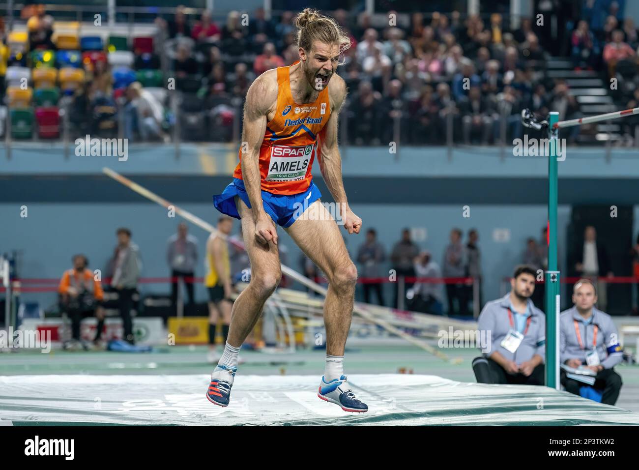 Atletics jump hi-res stock photography and images - Alamy