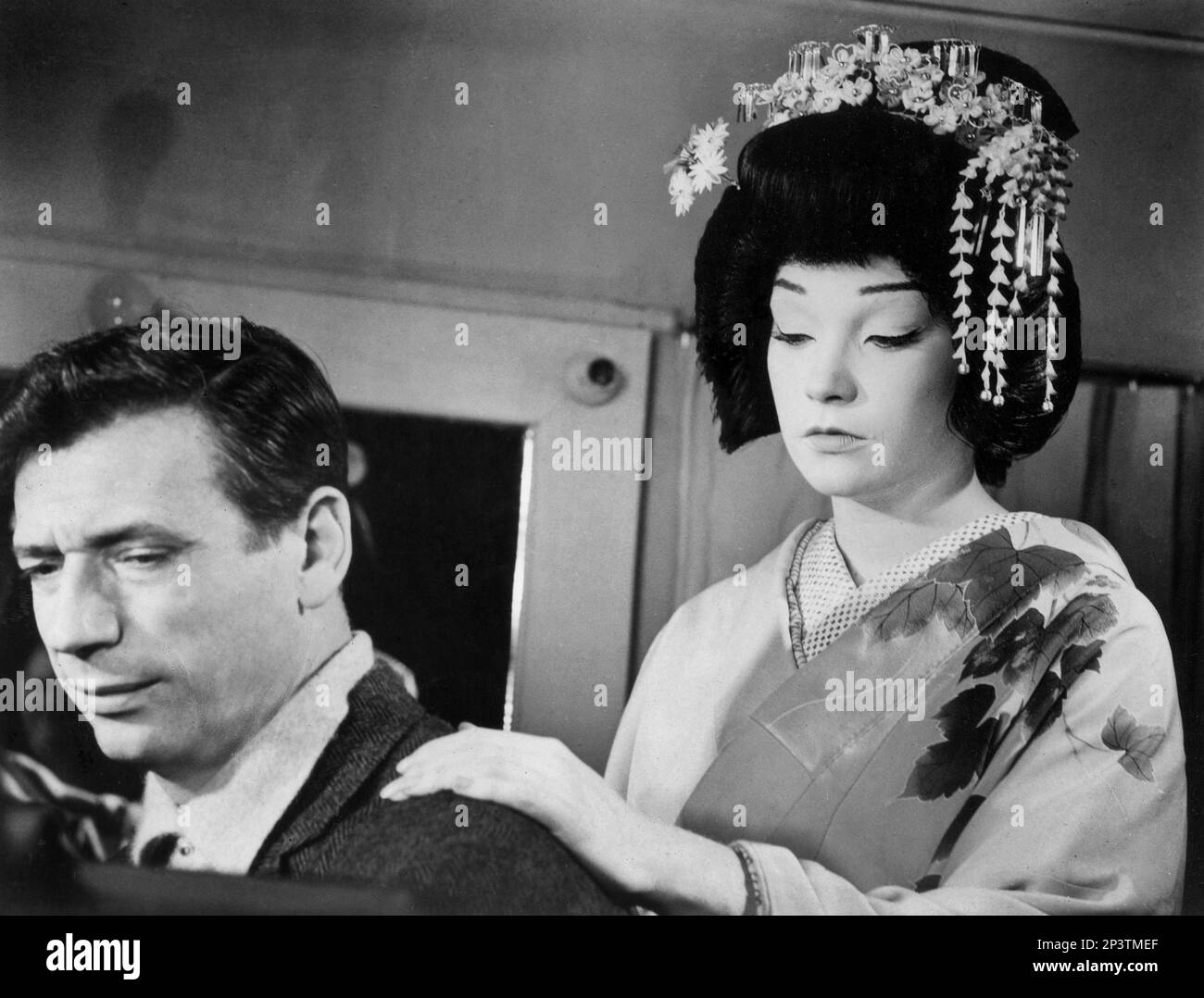 Yves Montand, Shirley MacLaine, on-set of the Film, "My Geisha ...
