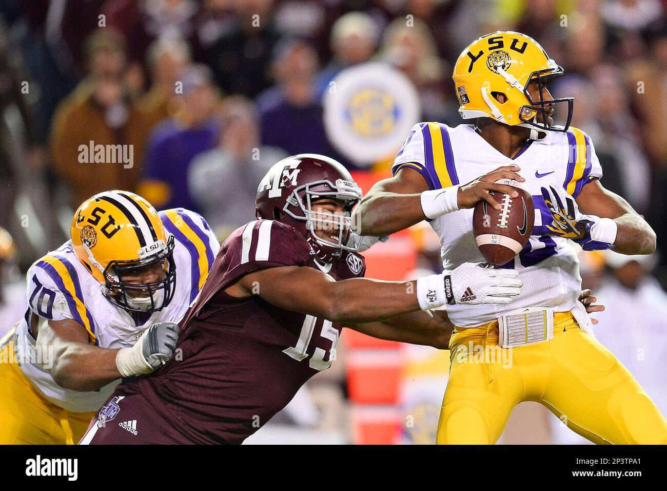 Texas A&M defensive lineman Myles Garrett (15) tackles LSU quarterback ...
