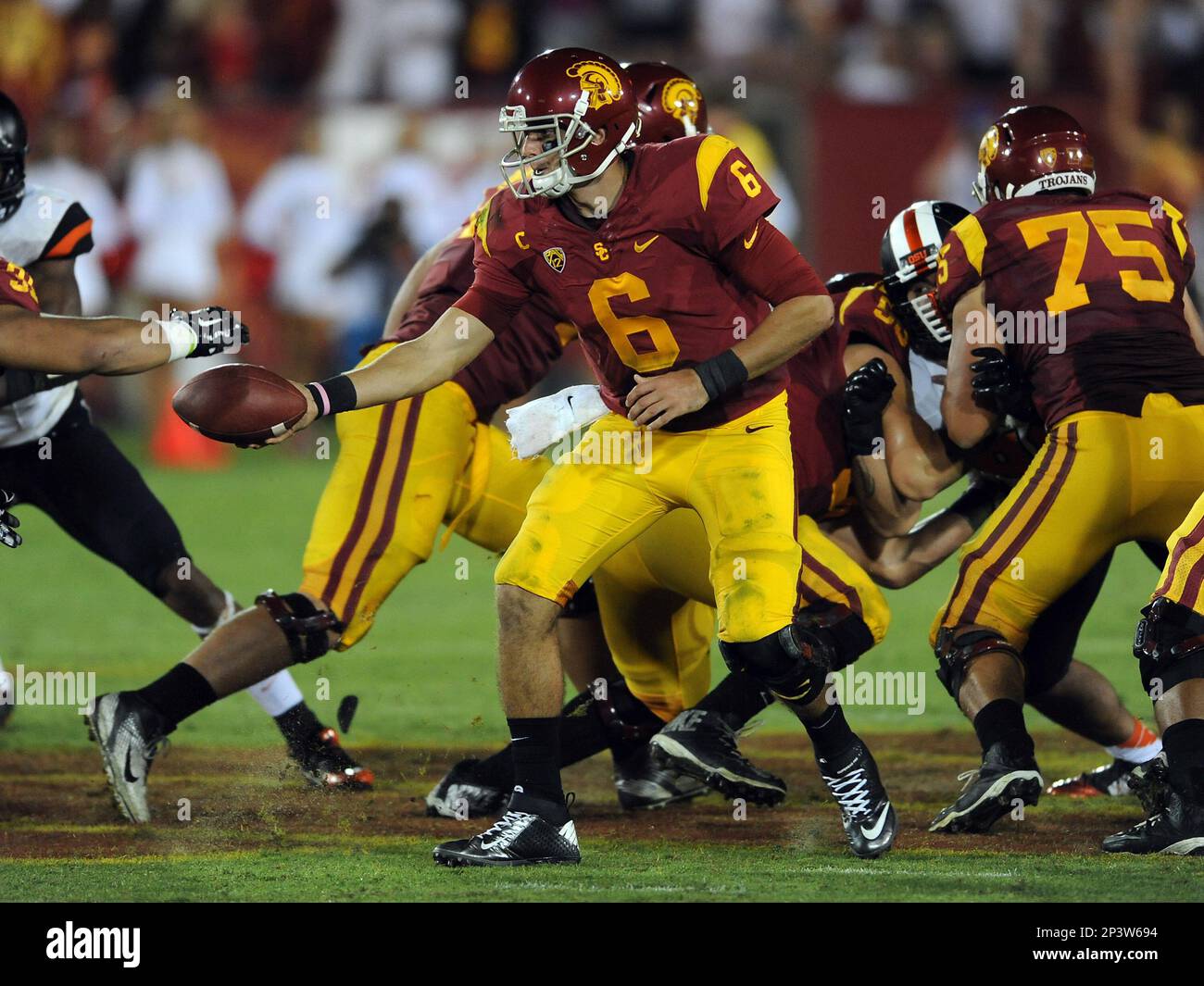 27 Sep. 2014: USC Trojans quarterback (6) Cody Kessler makes a handoff ...