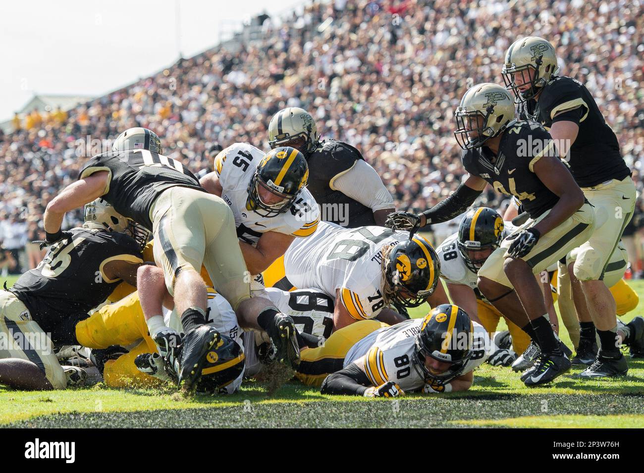 September 27, 2014: Iowa Hawkeyes running back Mark Weisman (45) dives ...
