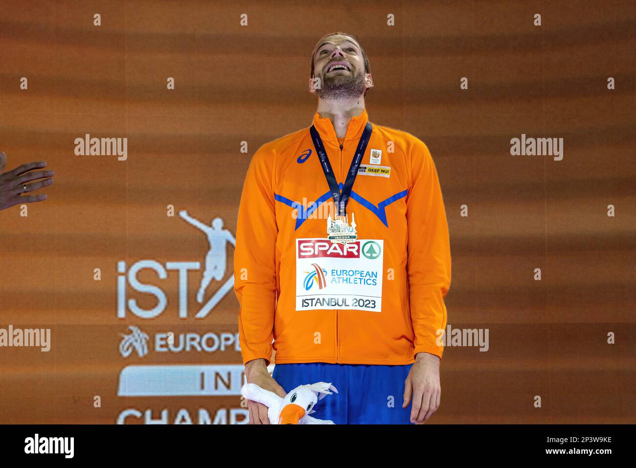 ISTANBUL - Douwe Amels takes gold in the high jump on the fourth and ...