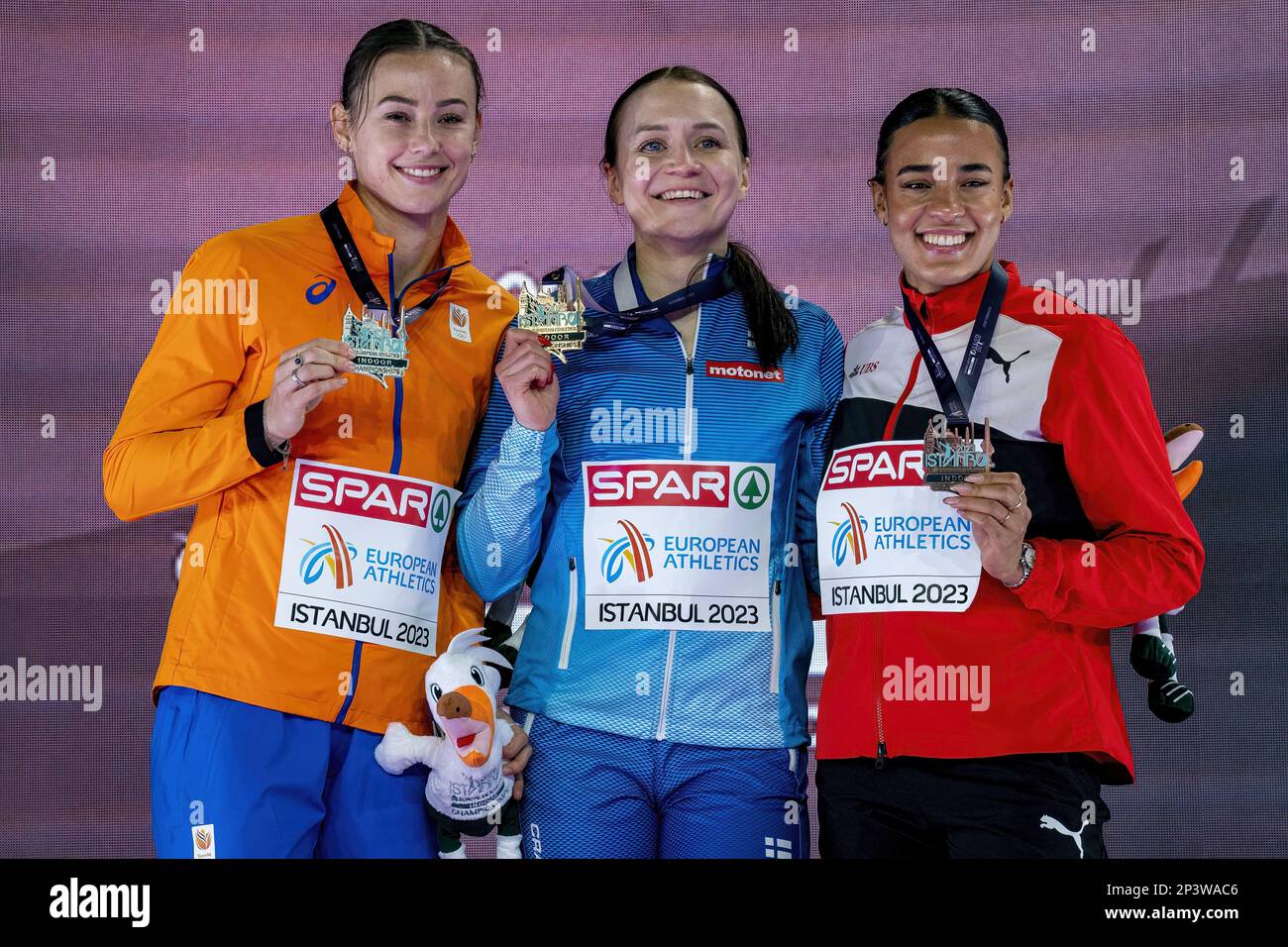 ISTANBUL - Nadine Visser takes silver in the h60 meter hurdles on the ...