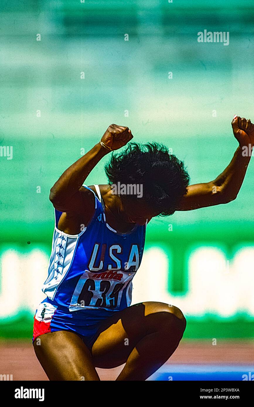 Jackie Joyner-Kersee competing in the Heptathlon at the 1987 World ...