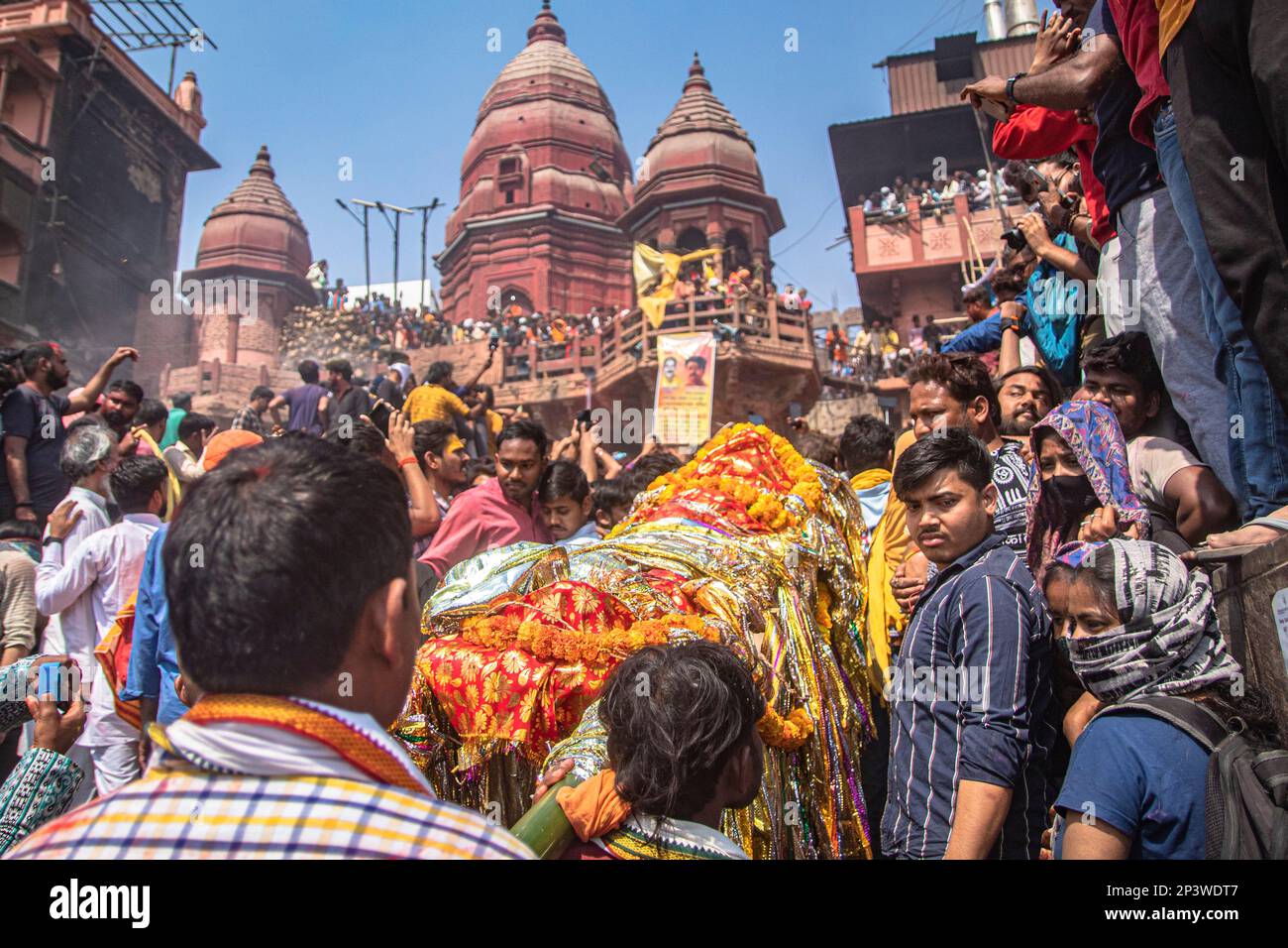 People of Kashi gather at Manikarnika ghat to celebrate Chita Bhasma ...
