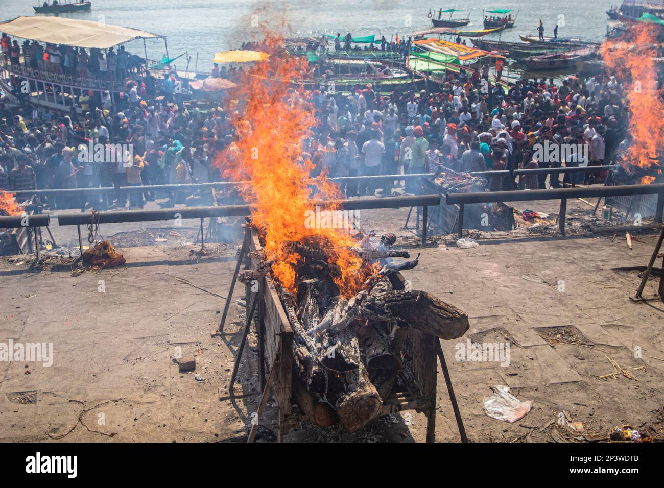 People of Kashi gather at Manikarnika ghat to celebrate Chita Bhasma ...
