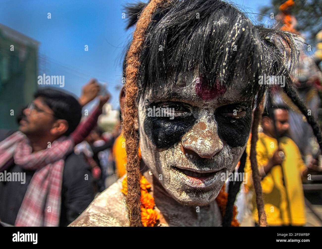 Varanasi, India. 04th Mar, 2023. People of Kashi gather at Manikarnika ...