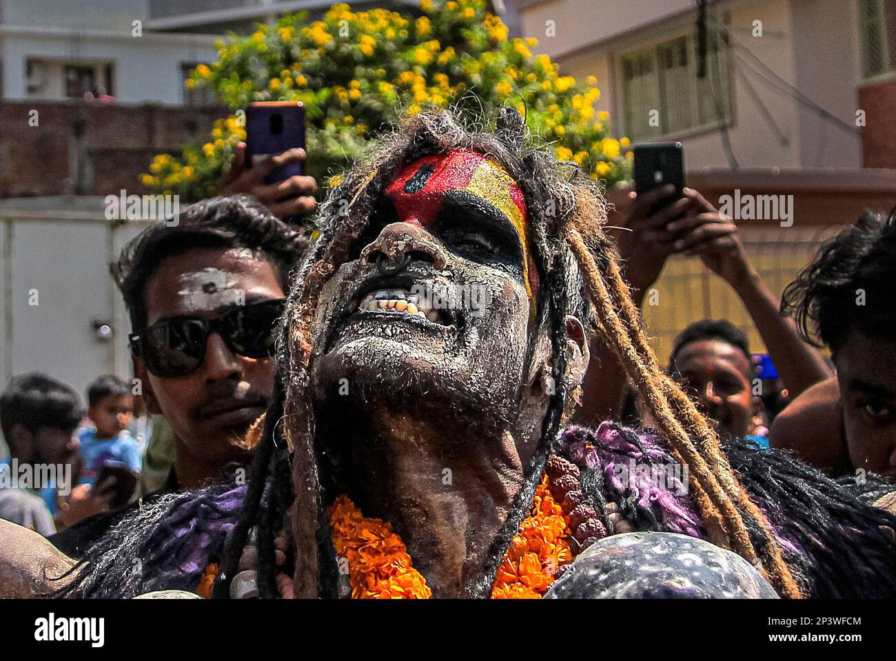 Varanasi, India. 04th Mar, 2023. People of Kashi gather at Manikarnika ...