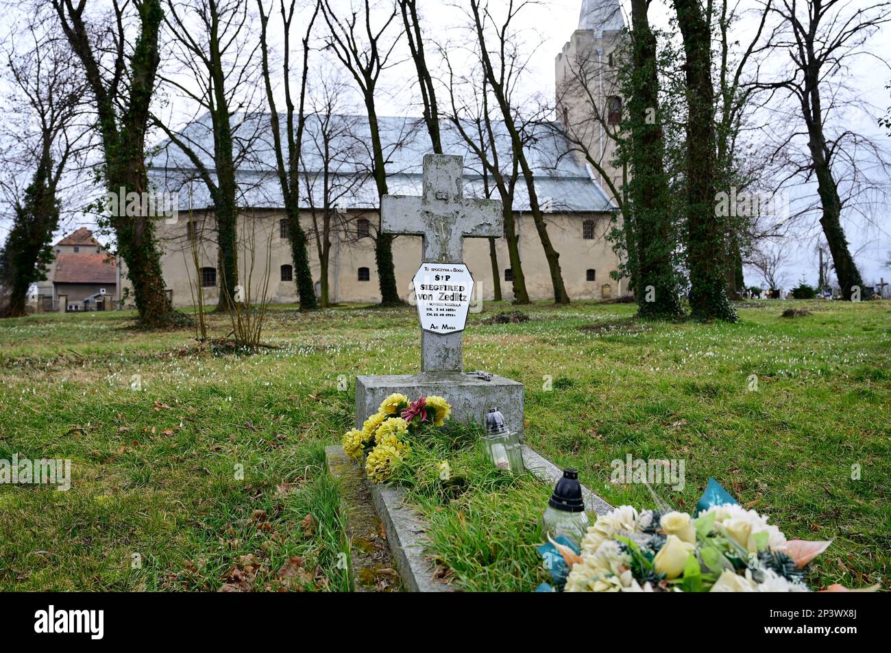 Kirchenfriedhof hi-res stock photography and images - Alamy