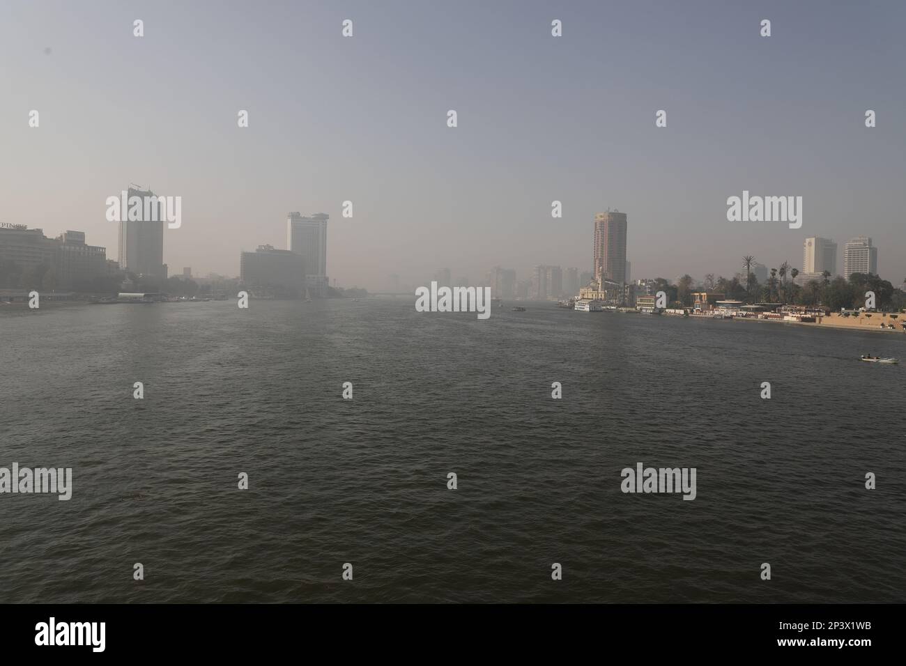 view of the nile from qasr el nile bridge Stock Photo - Alamy
