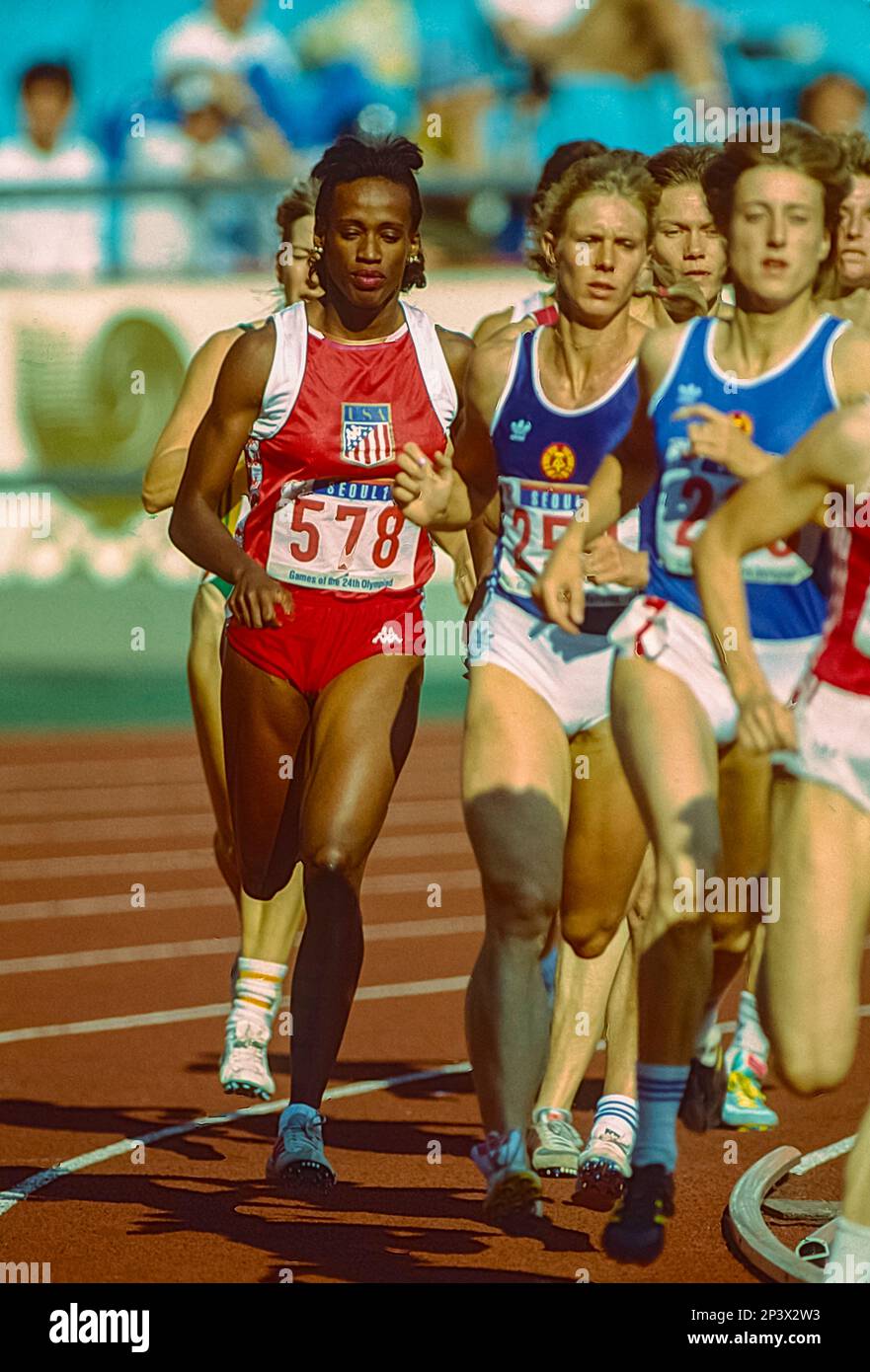 Jackie Joyner-Kersee competing in the Heptathlon at the 1988 Olympic ...