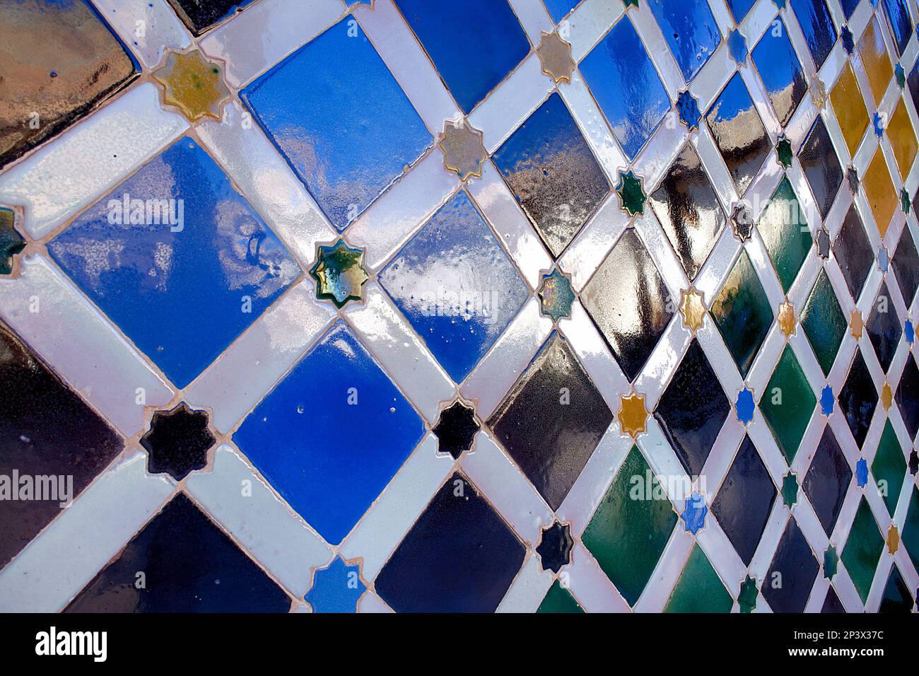 Azulejos de la alhambra hi-res stock photography and images - Alamy
