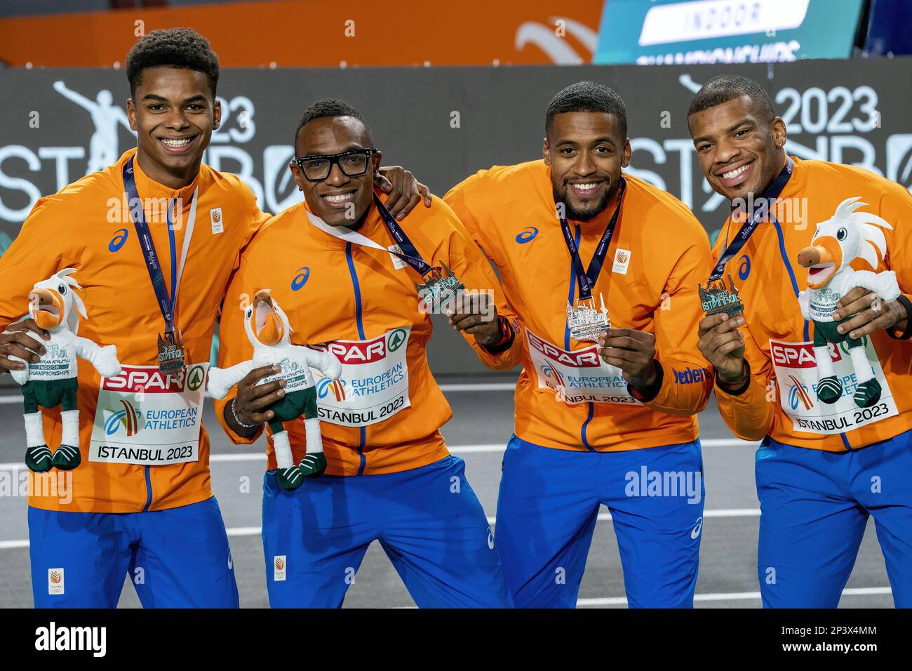 ISTANBUL - The Netherlands takes bronze in the 4 x 400 meter relay on ...