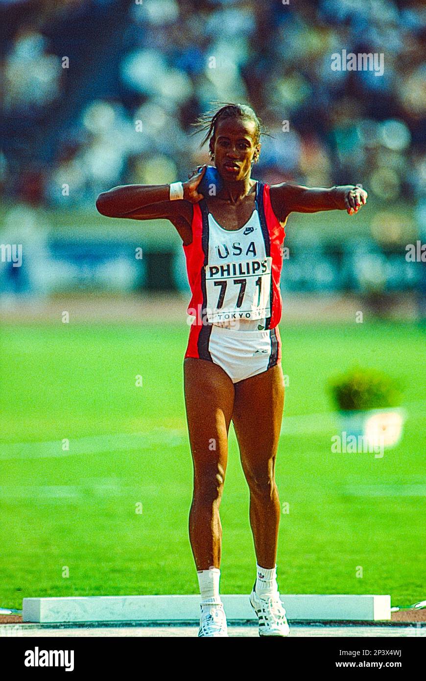 Jackie Joyner-Kersee competing in the Heptathlon at the 1991 World ...