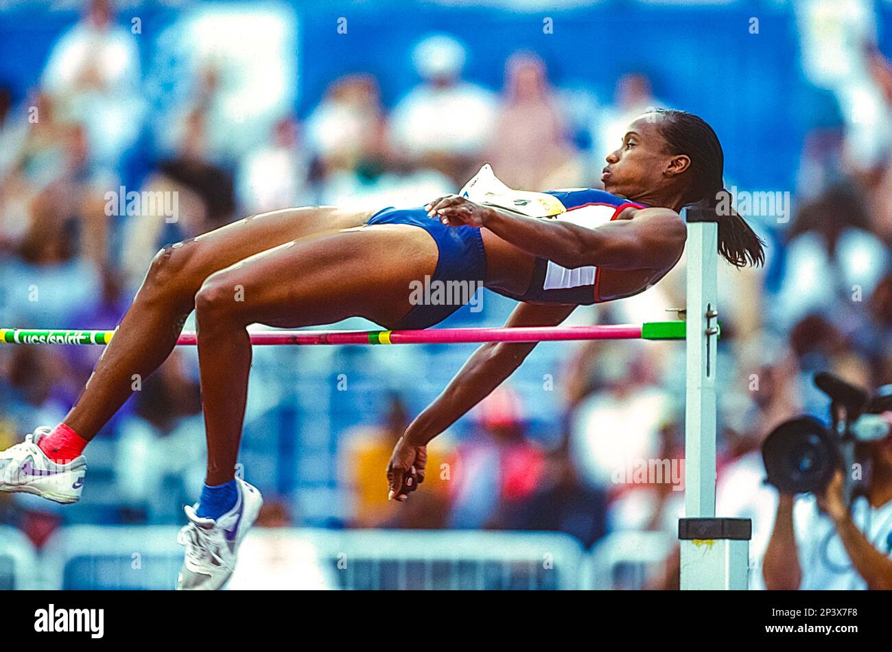 Jackie Joyner-Kersee competing at the 1998 Goodwill Games Stock Photo ...