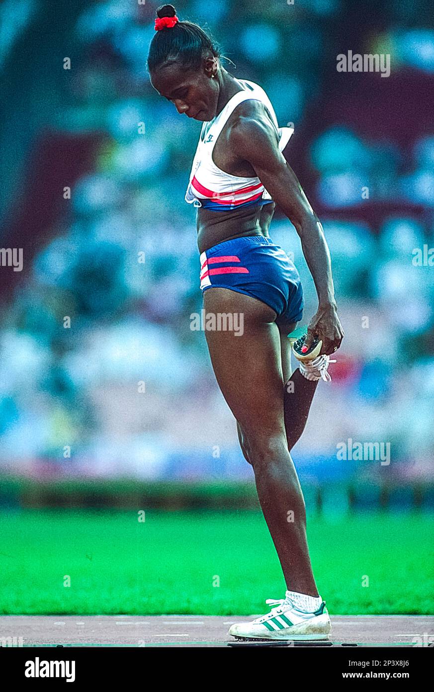 Jackie Joyner-Kersee competing in the Heptathlon at the 1992 Olympic ...