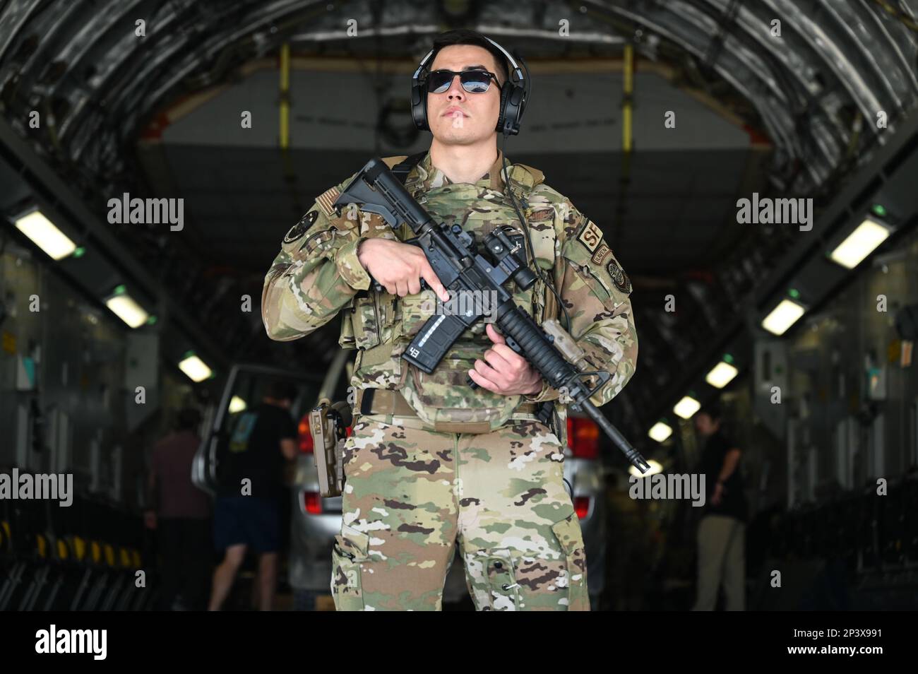 U.S. Air Force Staff Sgt. Albert Ruiz, 8th Expeditionary Airlift ...