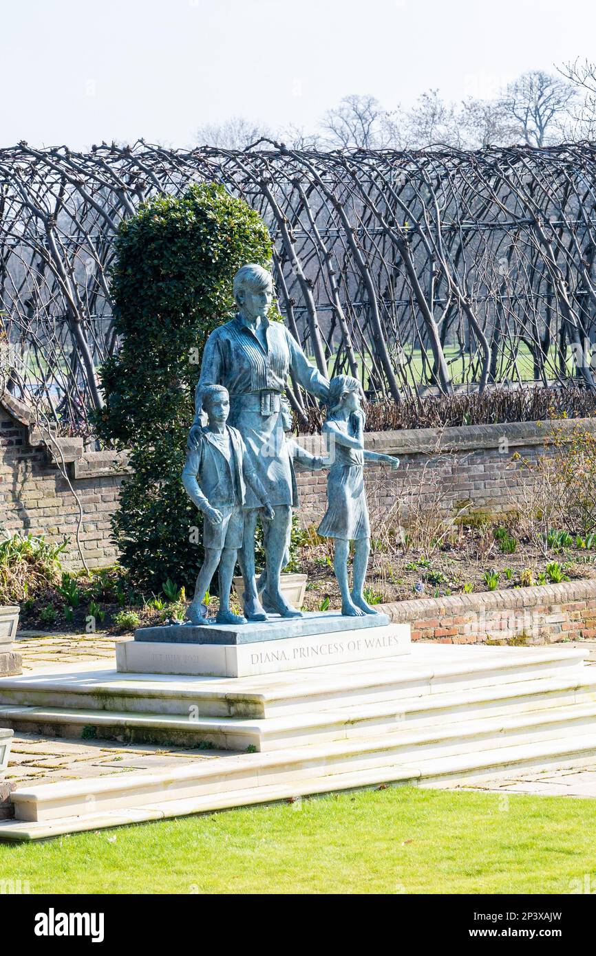 Statue of Diana, Princess of Wales at Kensington Palace, a royal ...