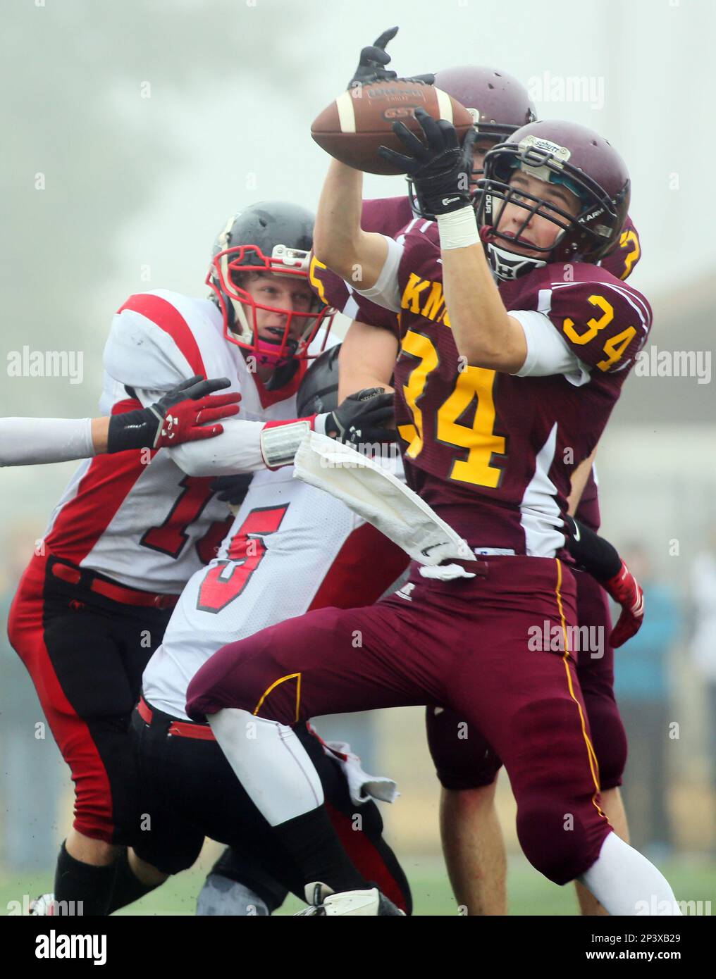 Victoria's Taylor Corley (34) makes a catch over Attica/Argonia's Devon ...