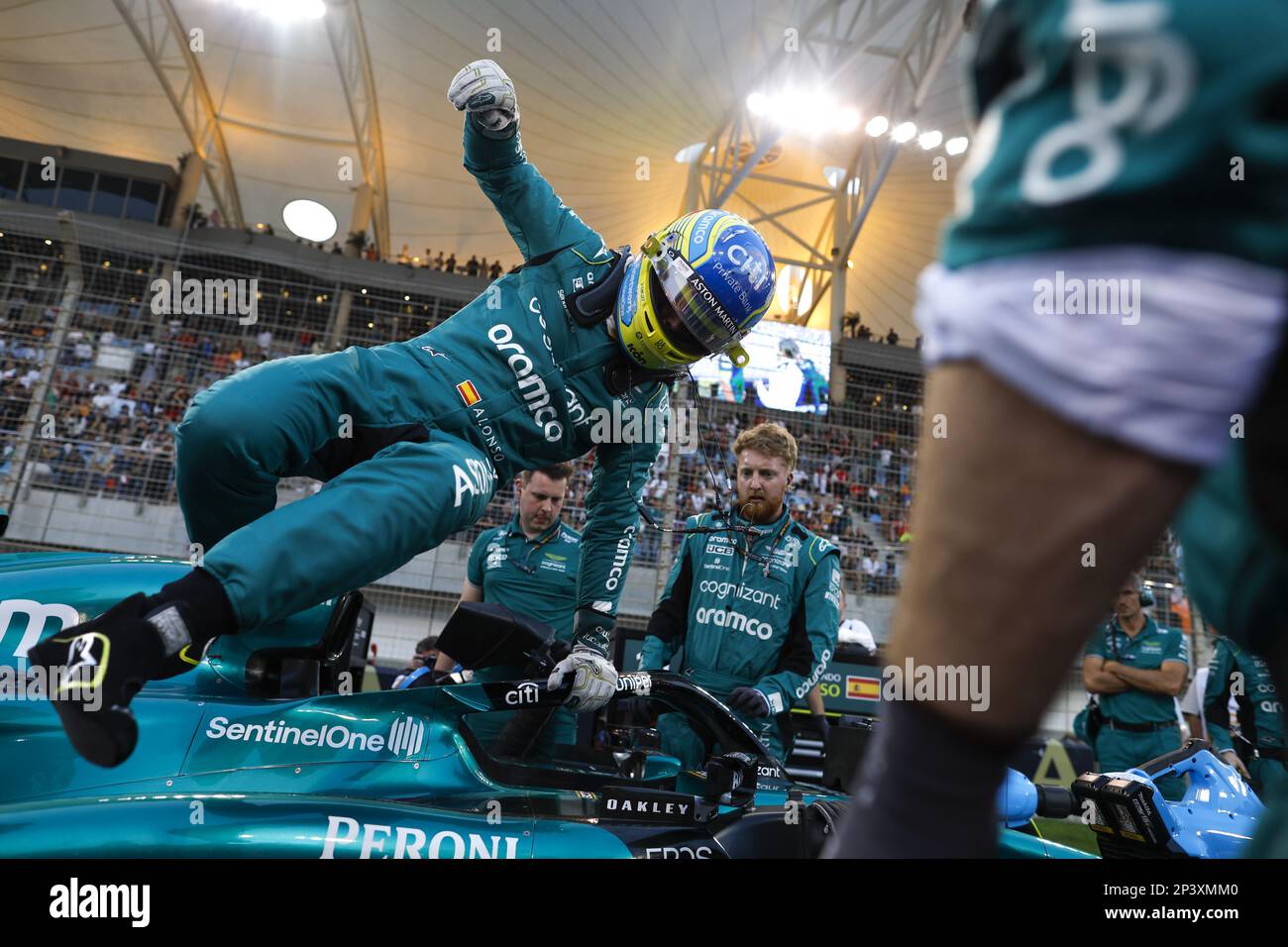 14 ALONSO Fernando (spa), Aston Martin F1 Team AMR23, starting grid ...