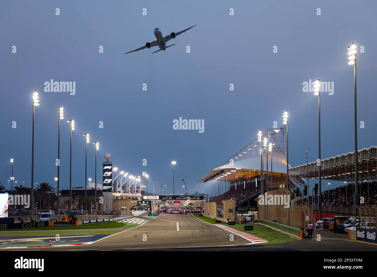 Bahrain race track hi-res stock photography and images - Alamy