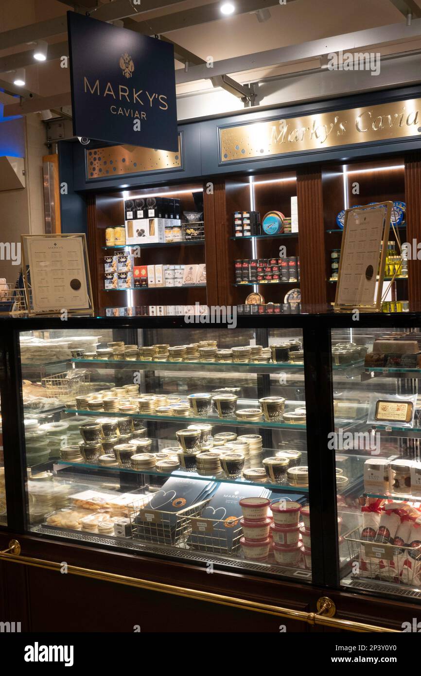 Murray's Cheese shop is in Grand Central Market, offering gourmet food ...
