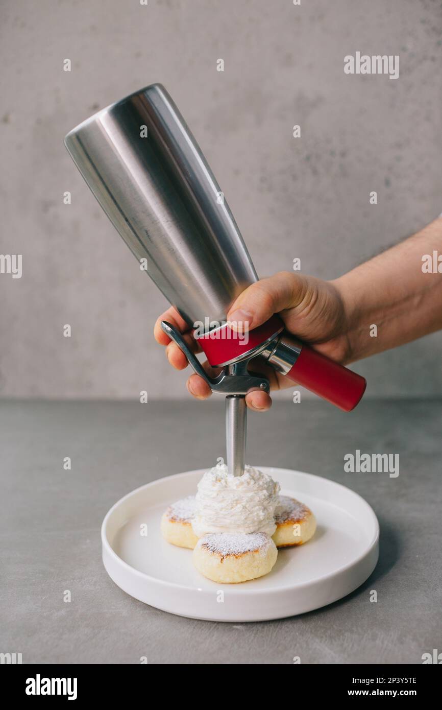 Chef preparing pancakes on hi-res stock photography and images - Alamy
