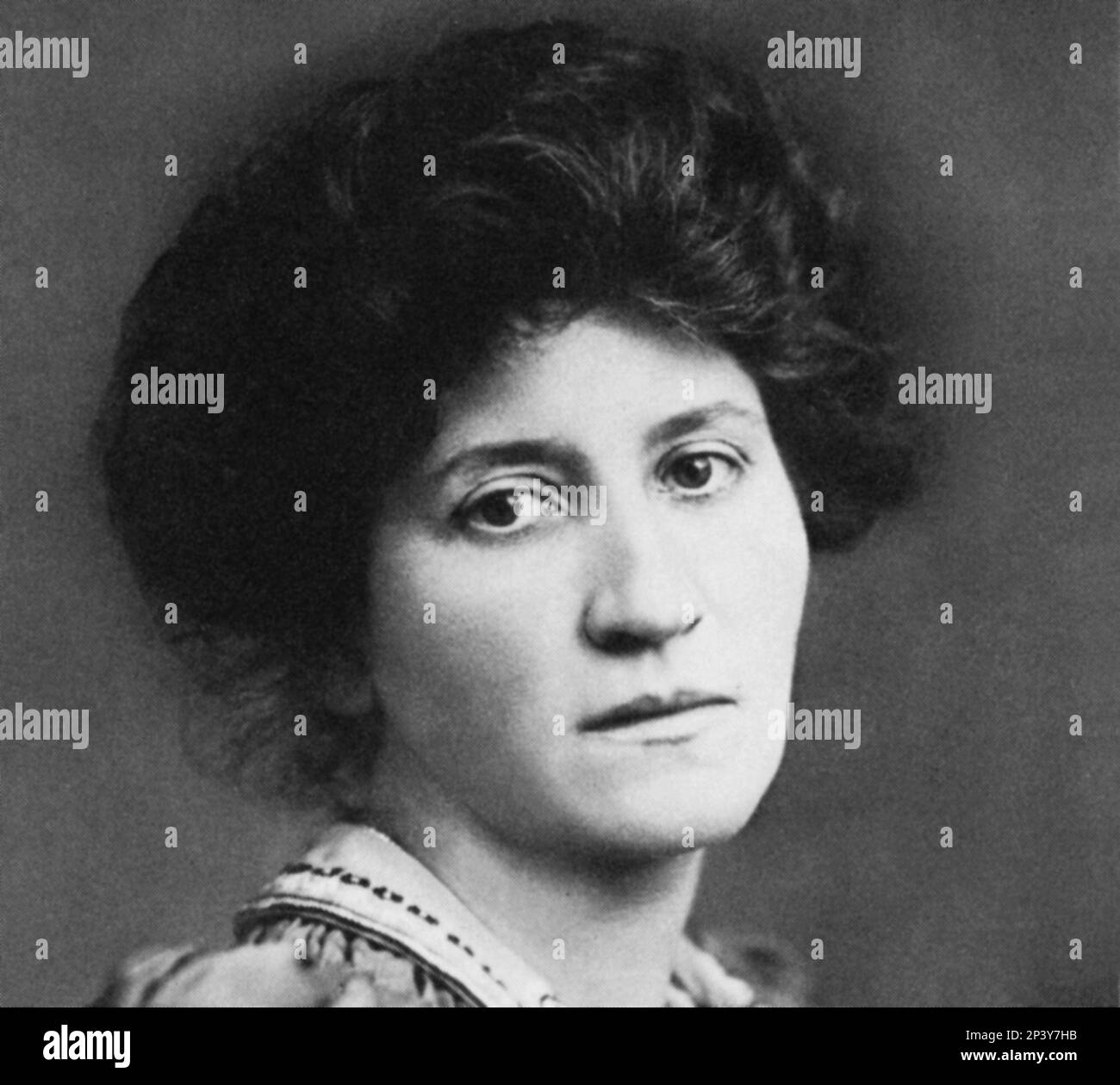 1915 ca : The celebrated british woman writer VIOLET HUNT ( 1866 - 1942 ...