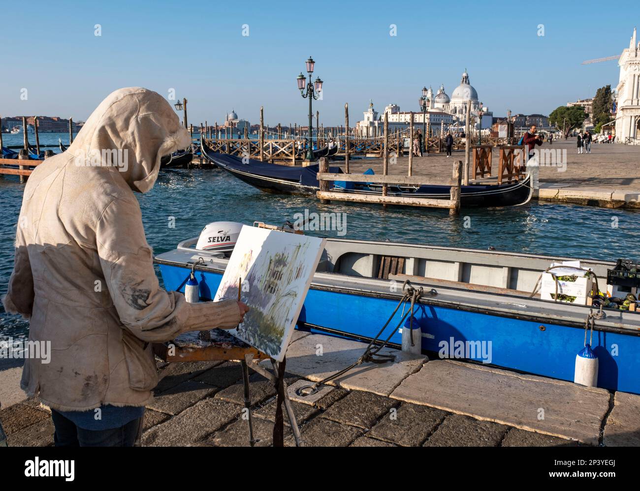 Street artist painting at San Marco, Venice Italy Stock Photo - Alamy