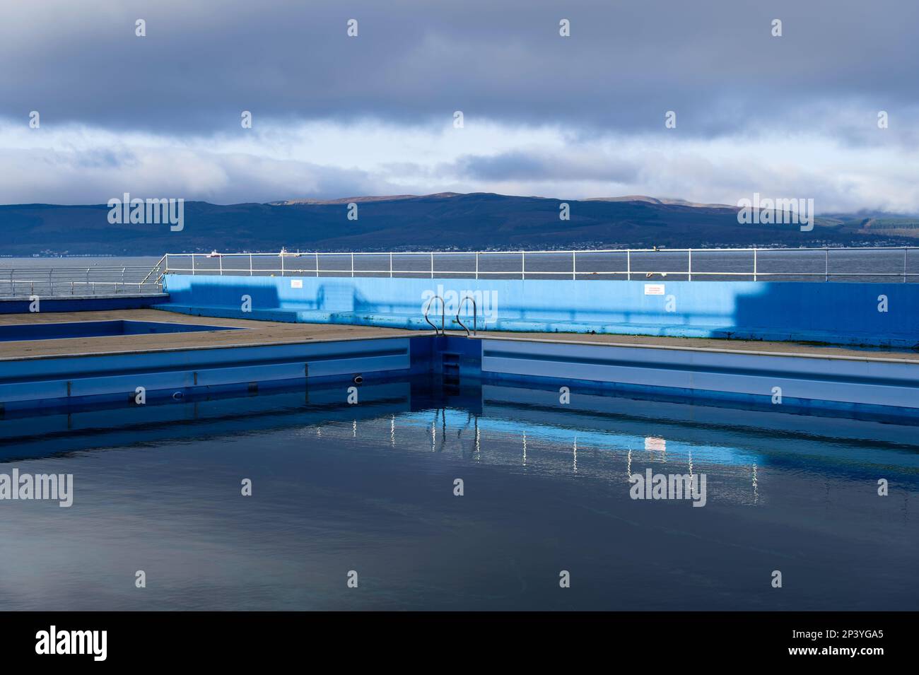 Outdoor open air swimming pool closing for maintenance in Gourock Stock ...