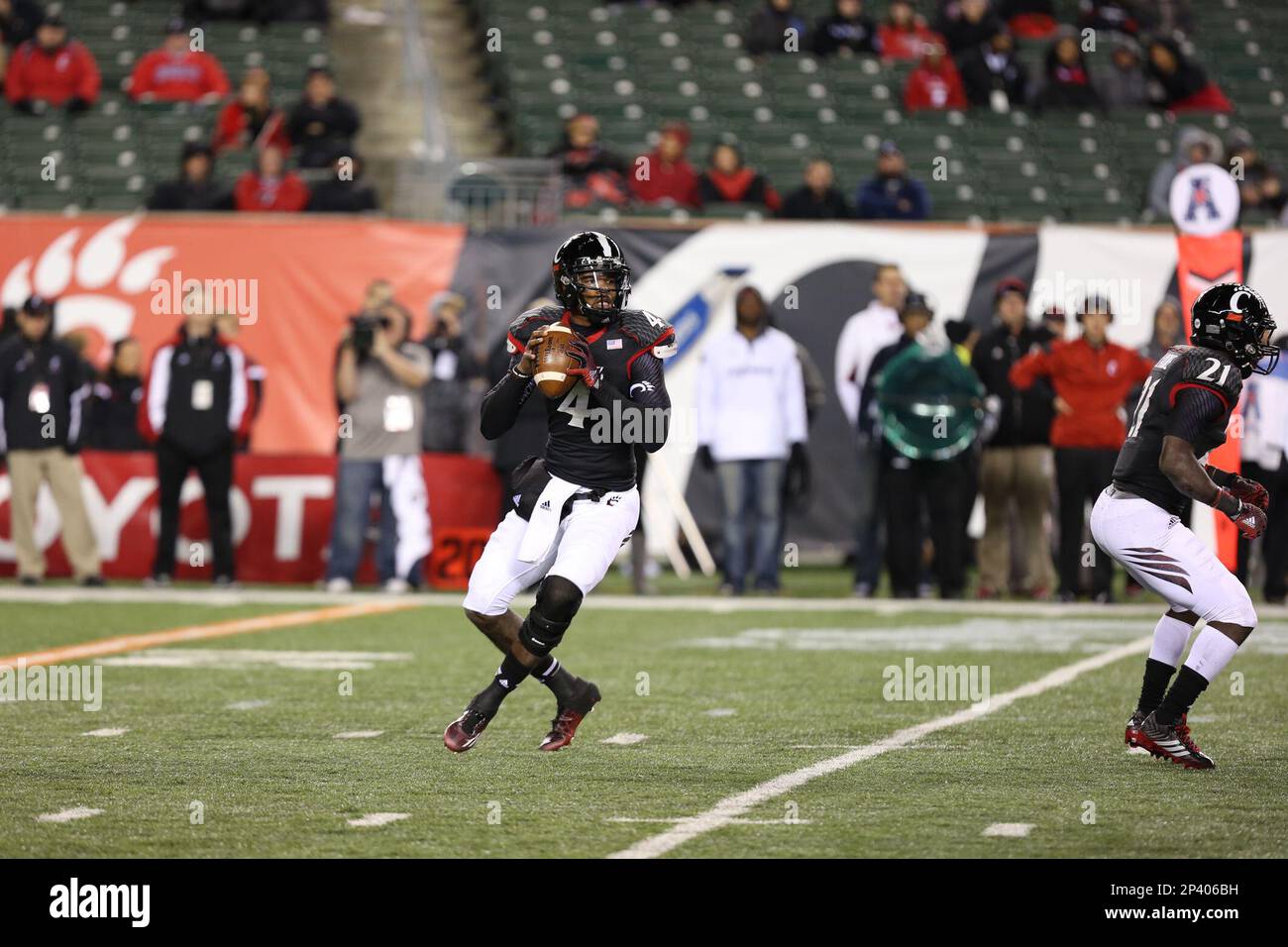 October 4th 2014: Cincinnati Bearcats quarterback Munchie Legaux (4 ...