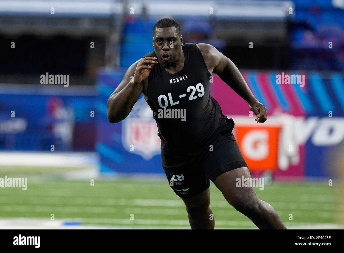 Kentucky offensive lineman Tashawn Manning runs a drill at the NFL ...