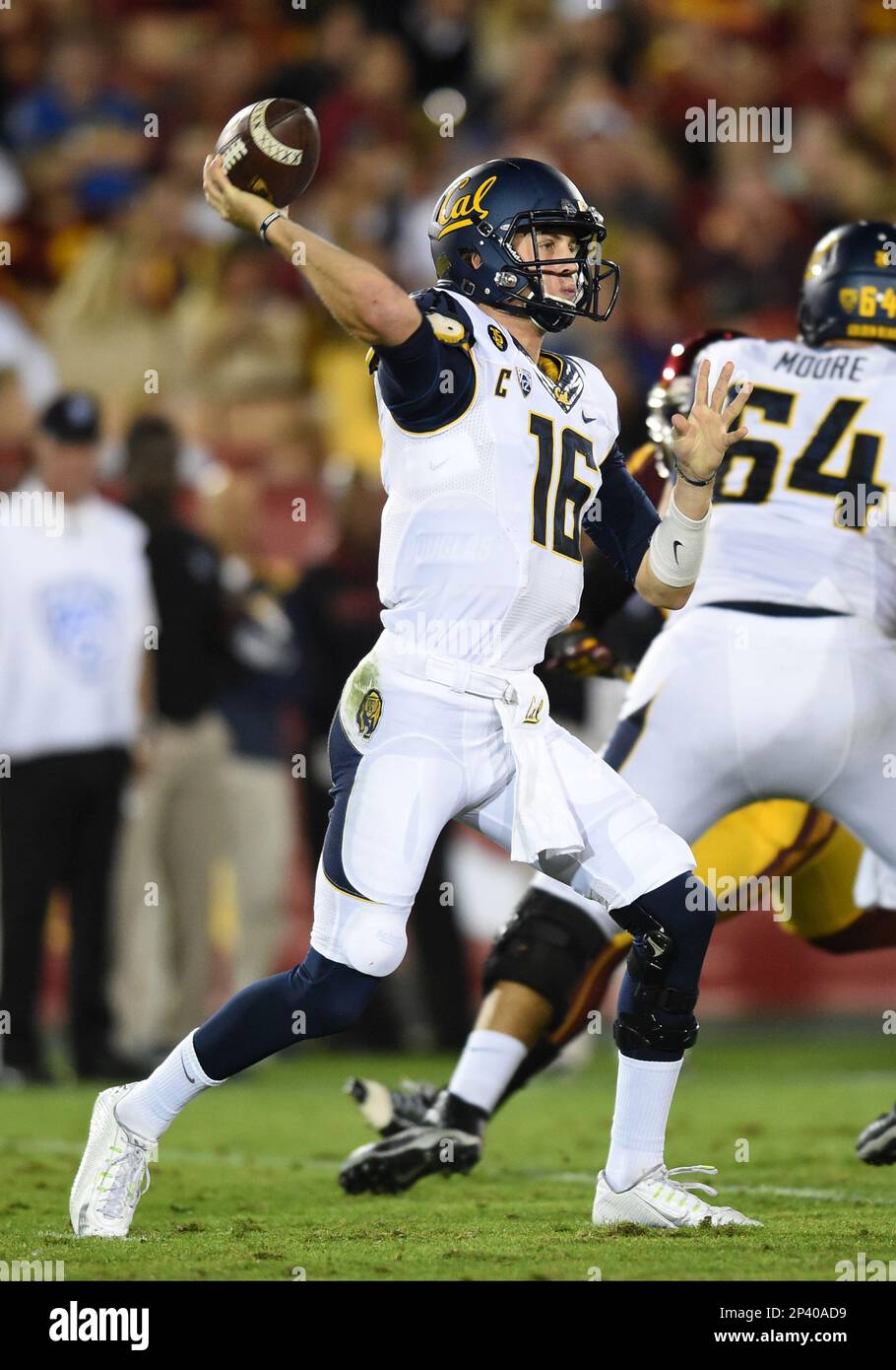 13 November 2014: California Golden Bears quarterback Jared Goff (16 ...